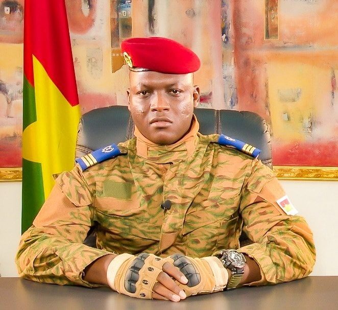 El presidente de Burkina Faso, Ibrahim Traoré, da un discurso con fuerte contenido ...
